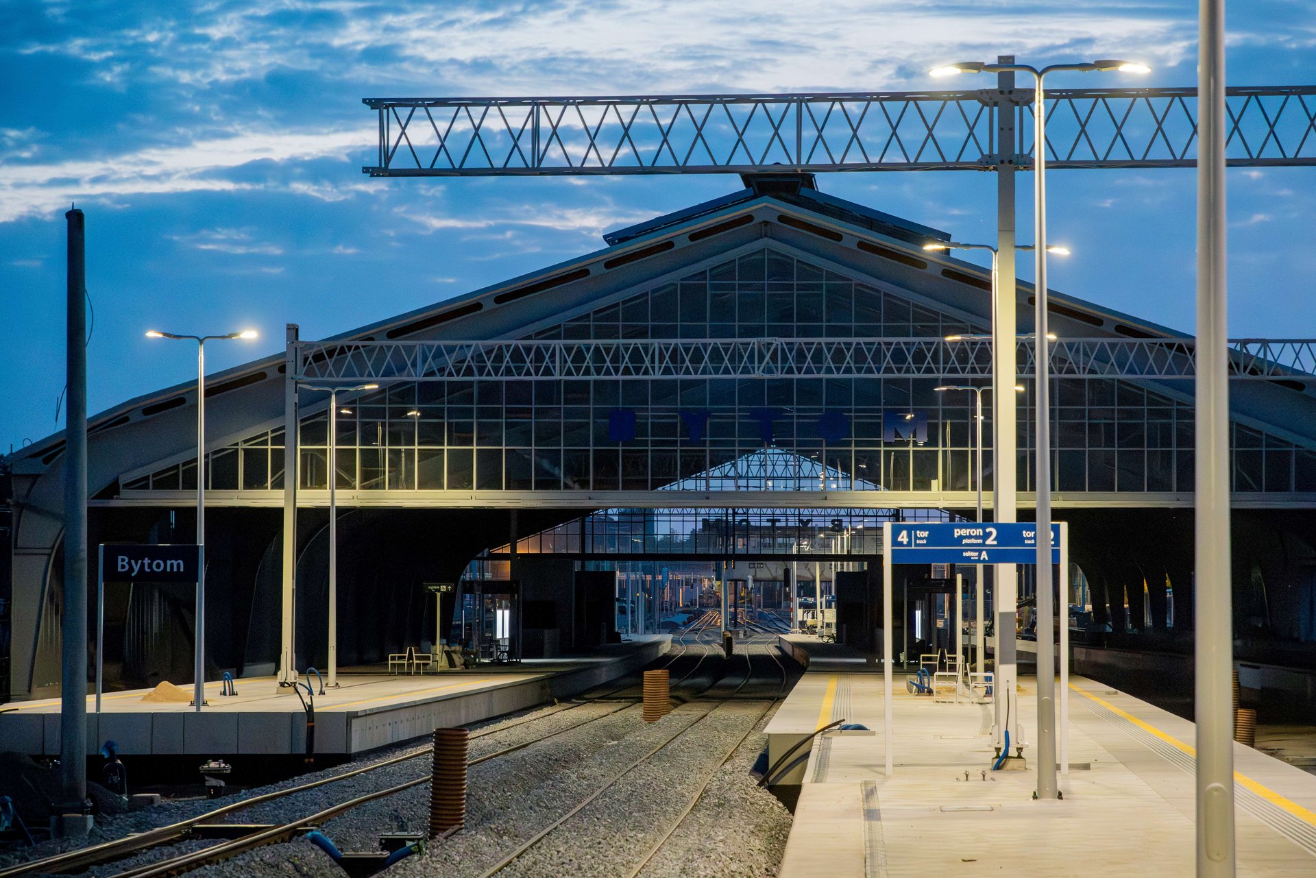 Nowa hala peronowa na stacji w Bytomiu już zachwyca - PKP Polskie Linie ...