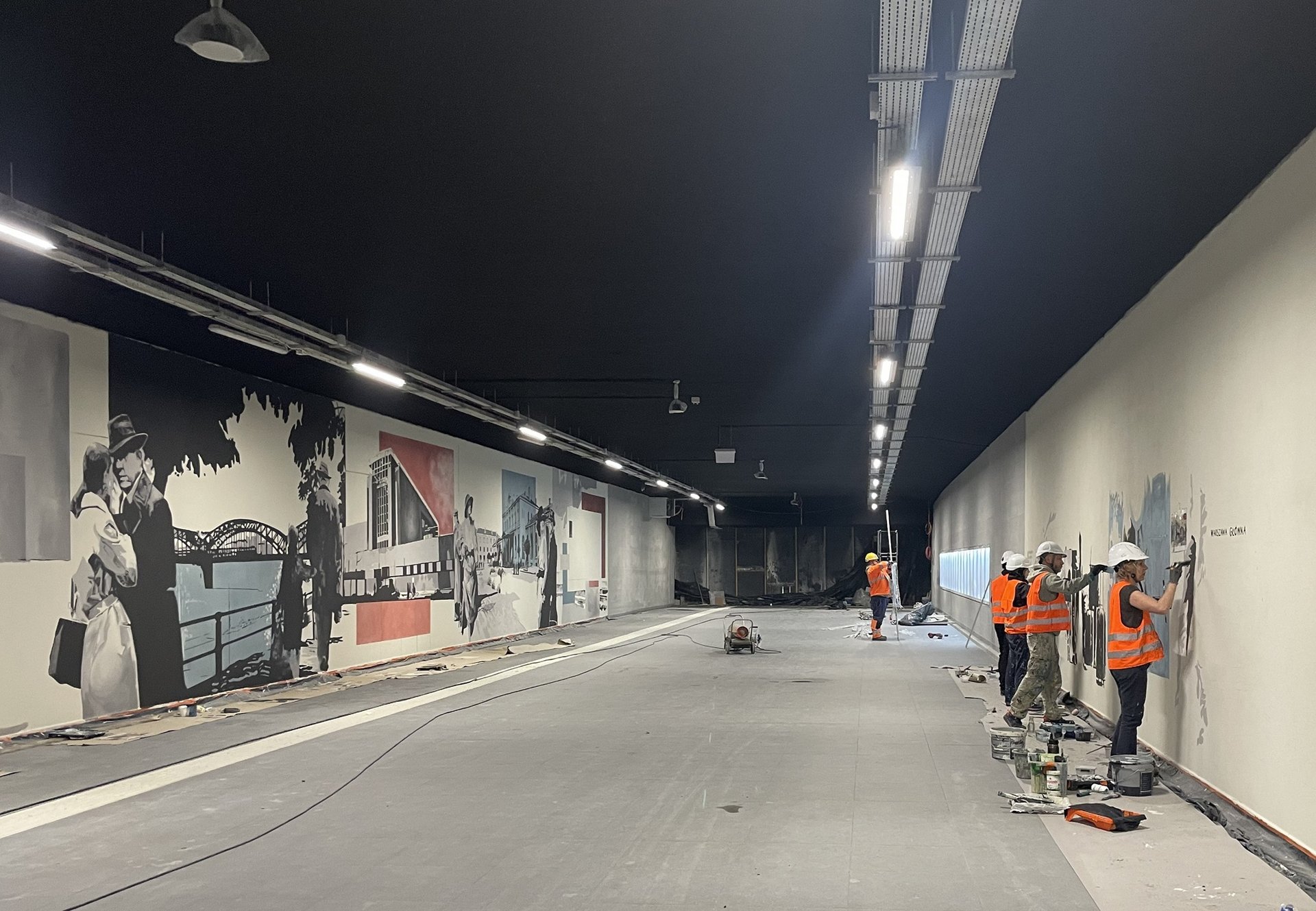 Historia kolei w obrazkach – malujemy mural w nowym przejściu ...