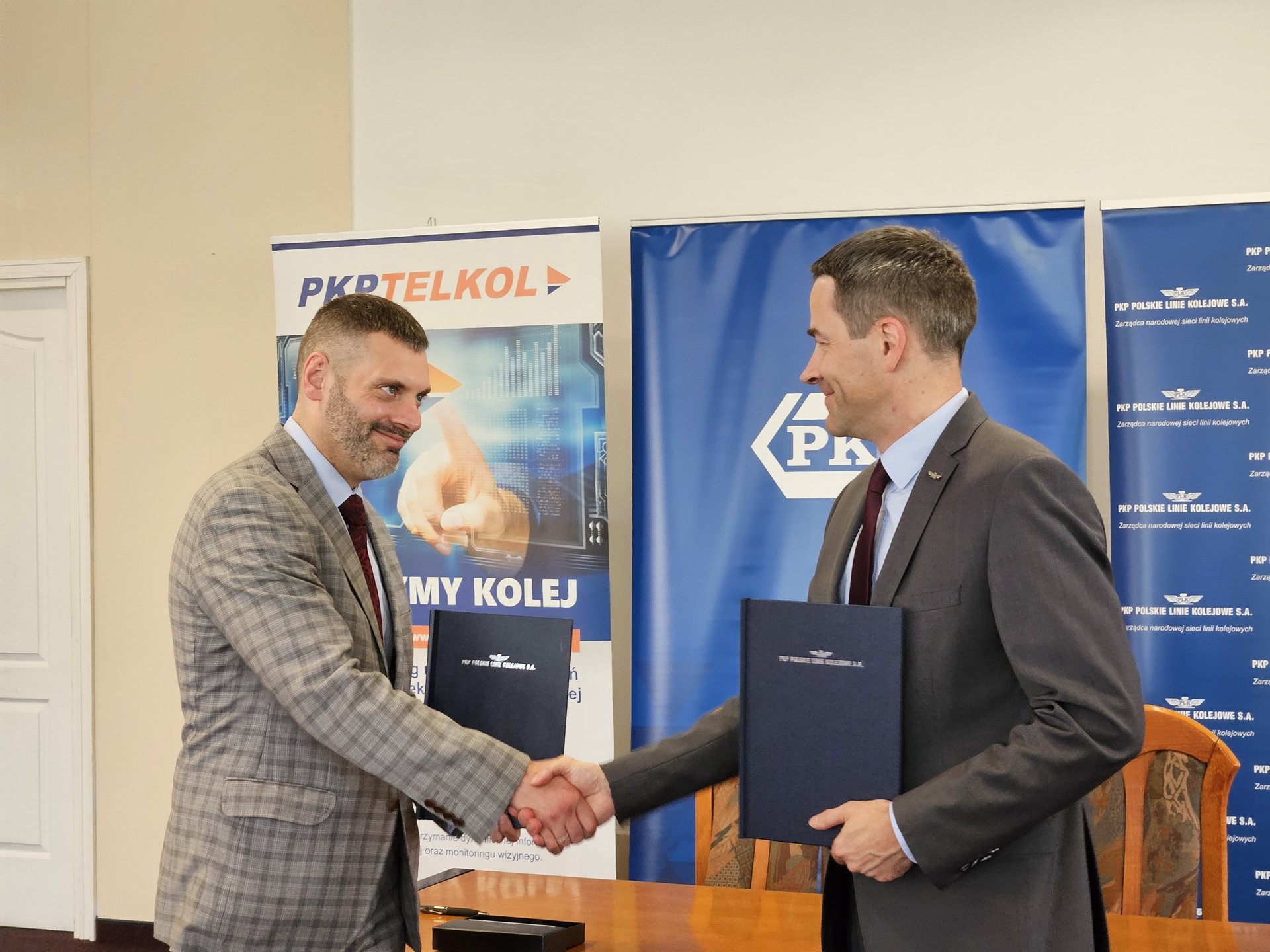 PLK S.A. i PKP S.A. wspólnie na rzecz bezpieczeństwa na kolei - PKP ...