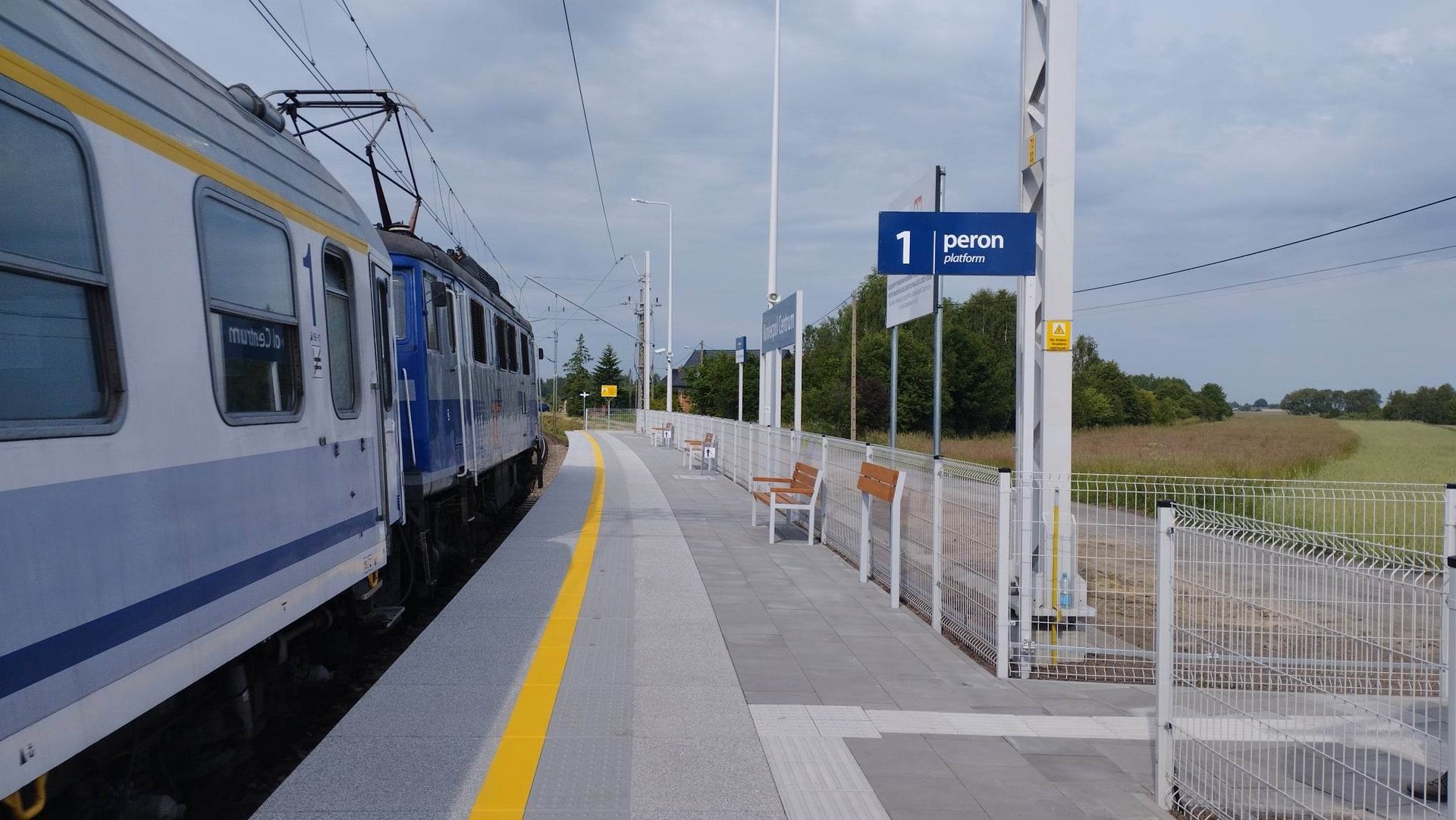 Koniecpol Centrum. Nowy przystanek zwiększył dostęp do kolei - PKP Polskie Linie Kolejowe S.A.