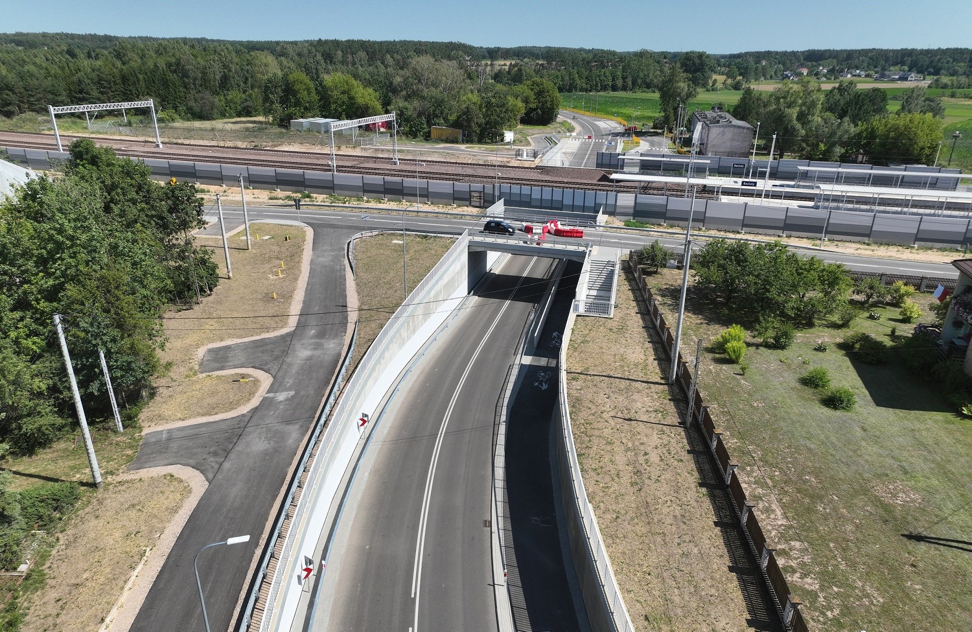 Podlaskie: tunel w Baciutach usprawnia ruch kolejowy i drogowy - PKP Polskie Linie Kolejowe S.A.