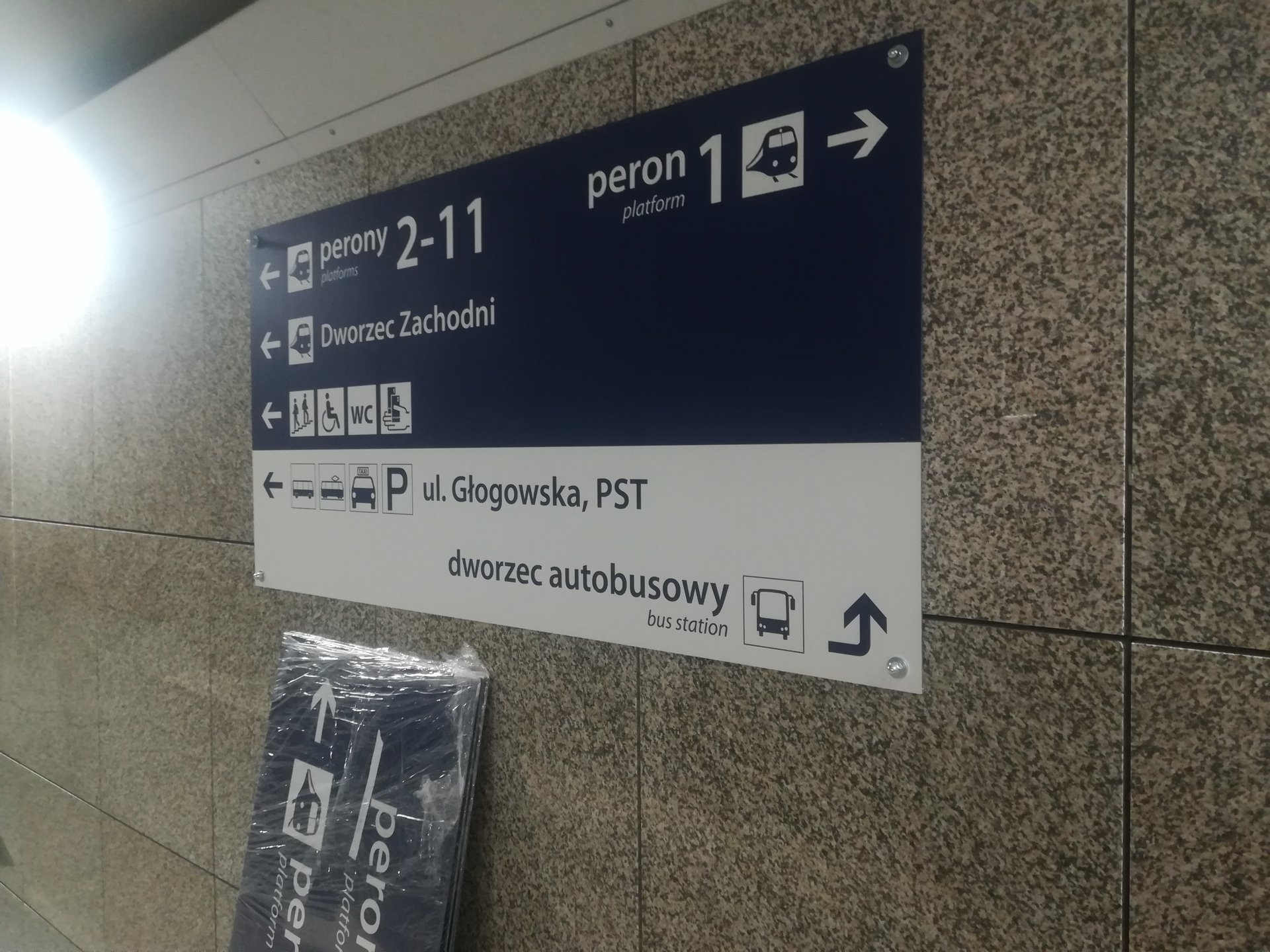 Poznań Główny z nowymi numerami peronów – PLK ułatwiają orientację podróżnym - PKP Polskie Linie ...