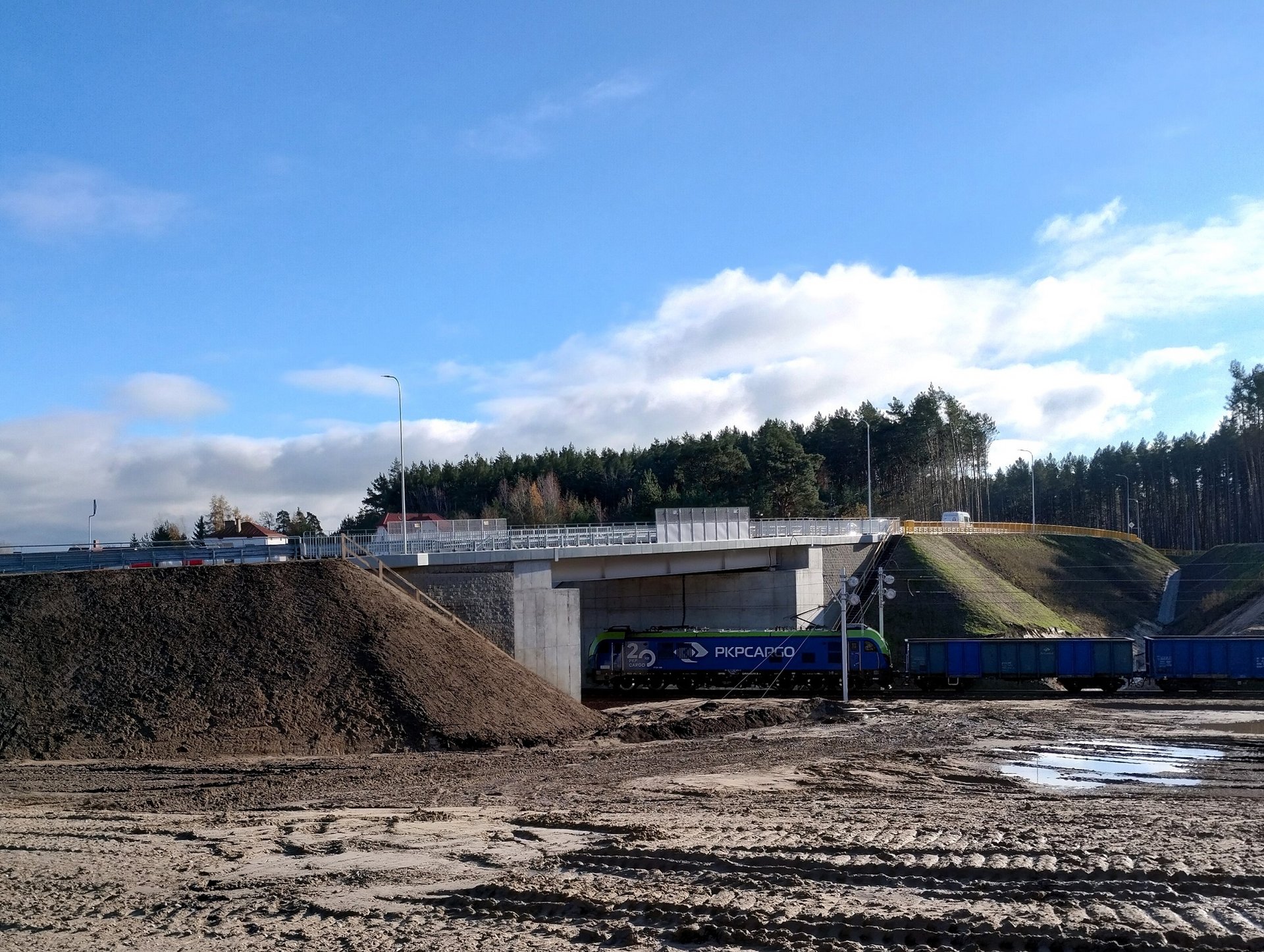 Rail Baltica: wiadukt nad torami w Łapach zwiększa bezpieczeństwo - PKP ...