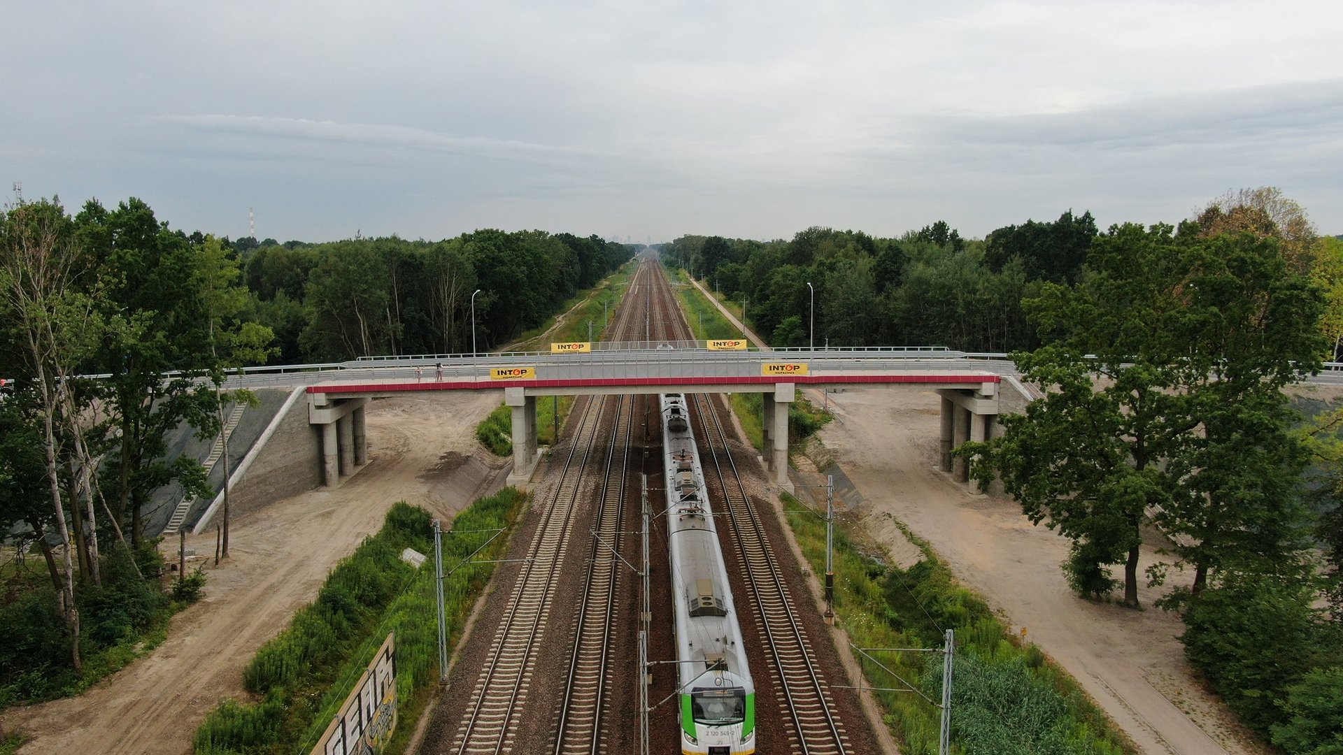 Rail Baltica – wiadukt w Kobyłce zwiększa bezpieczeństwo - PKP Polskie Linie Kolejowe S.A.