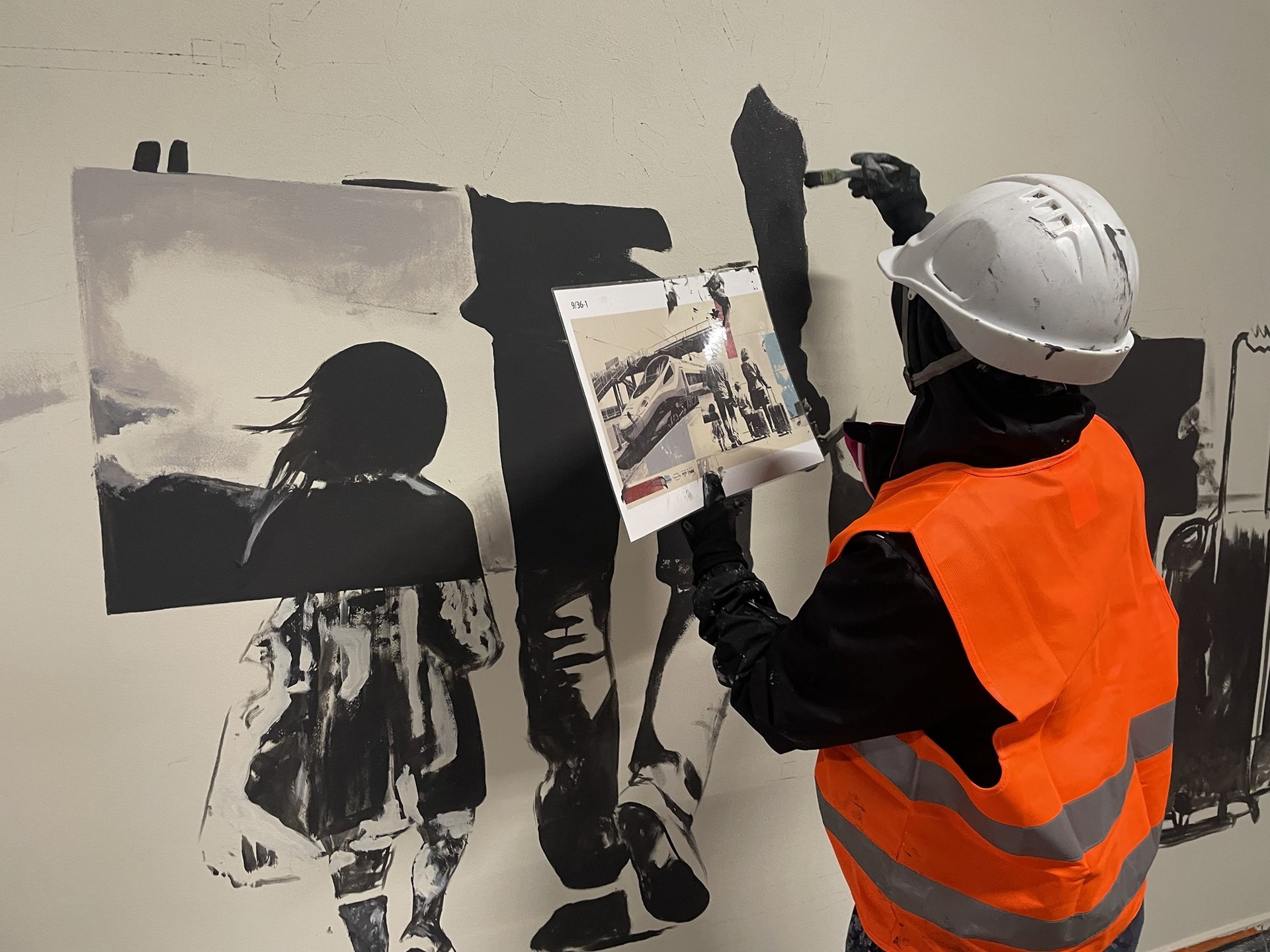 Historia kolei w obrazkach – malujemy mural w nowym przejściu ...